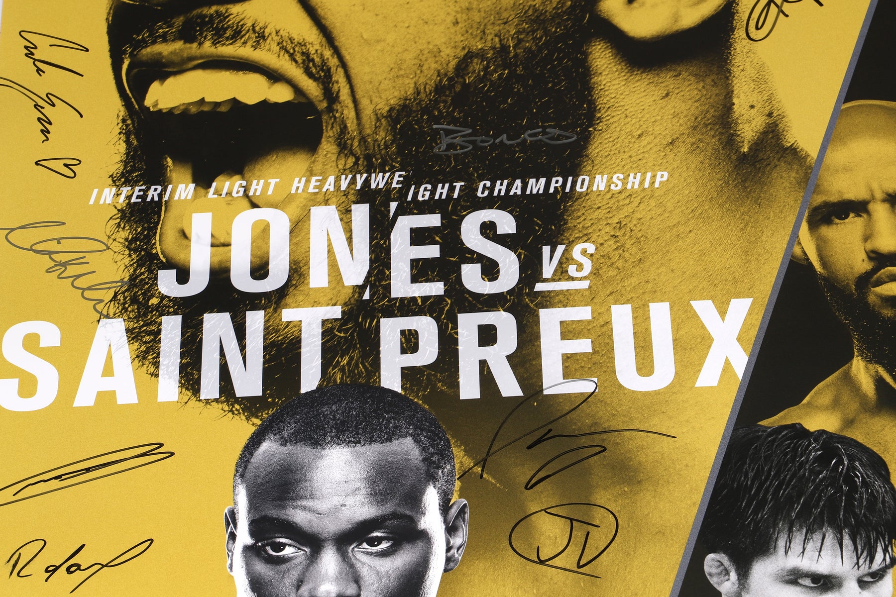 Robert Whittaker Merch | Signed Robert Whittaker Memorabilia | UFC ...